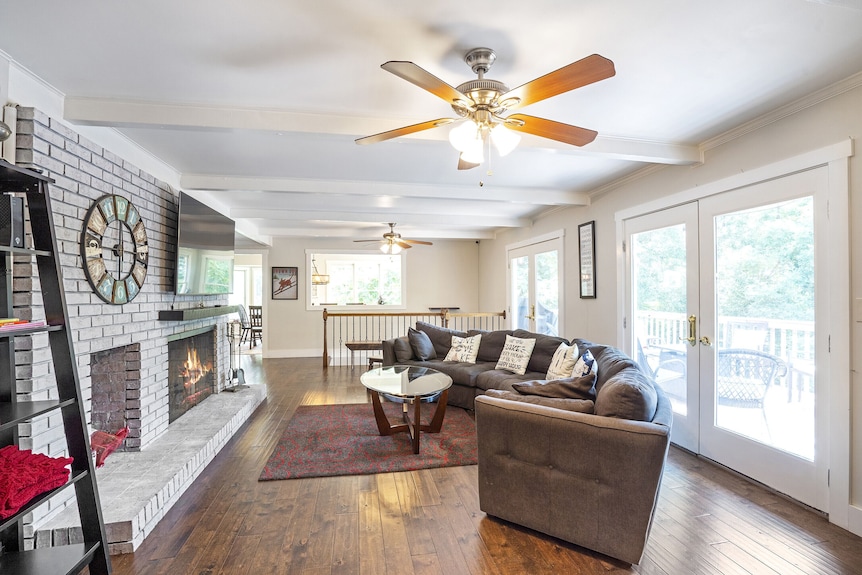 Lakefront Retreat, Private Dock, Kayak, 3 Decks, Bar/game Rm, Deep Water Cove - ブフォード, GA