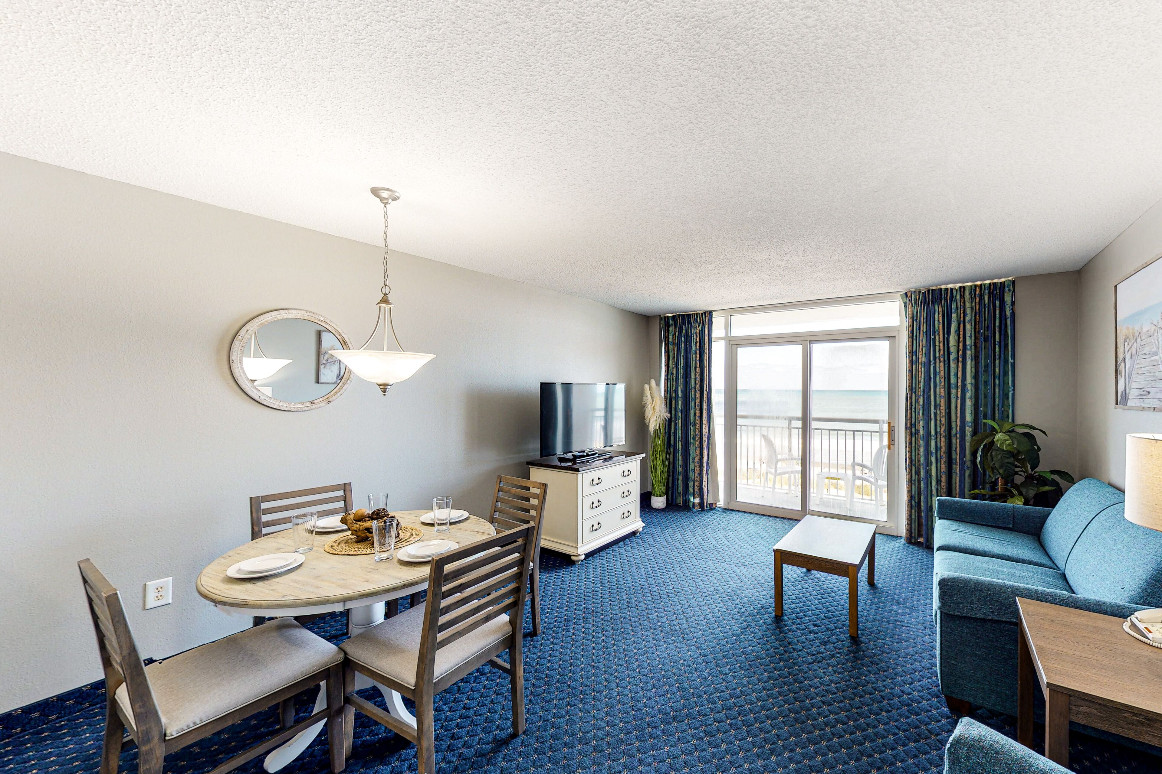 3rd Floor Oceanfront Condo W/ Free Wifi, Shared Hot Tub, Central Ac, Balcony - Alligator Adventure, North Myrtle Beach