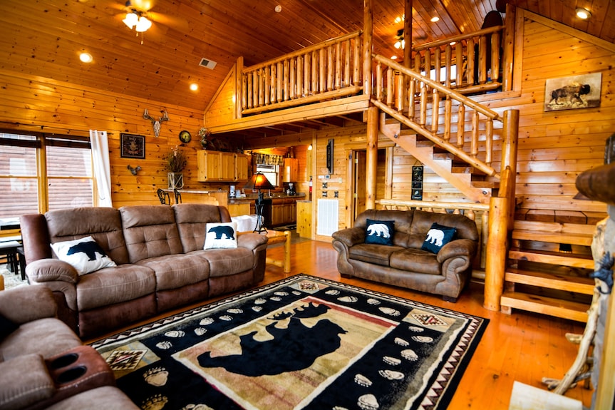 Rustic Mountain Retreat ~ Panoramic Mountain View ~ Hot Tub ~ Game Room - Tennessee