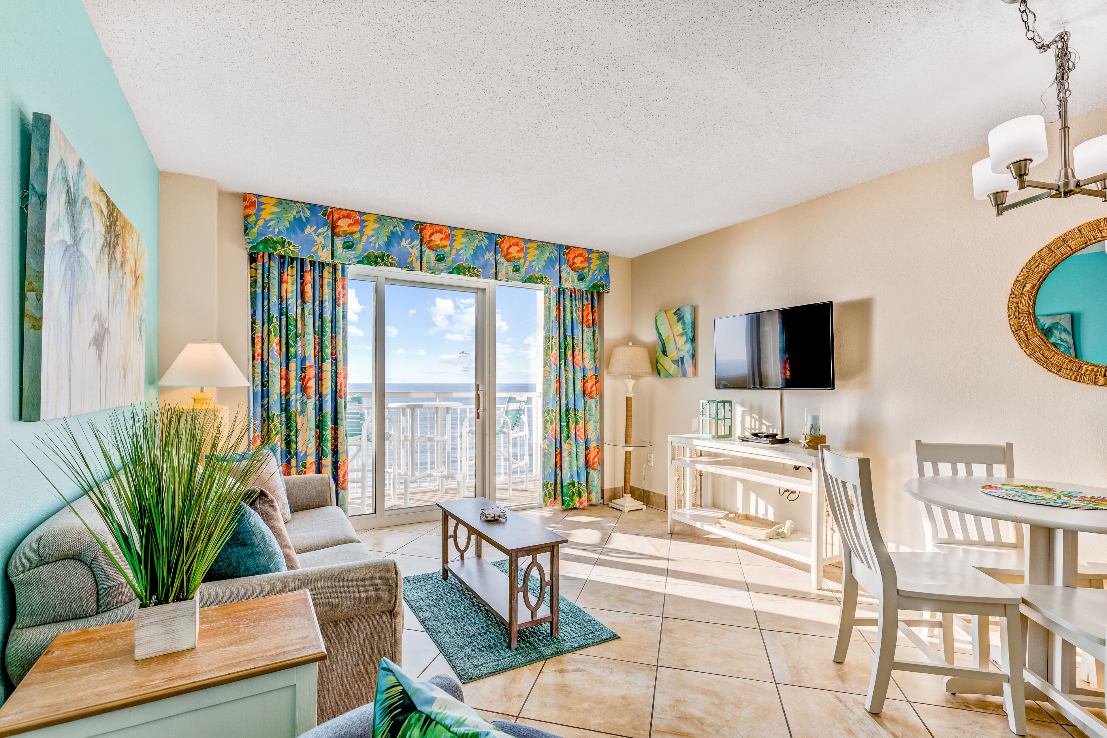Upgraded 10th Floor Oceanfront Condo W/ Balcony, Free Wifi Shared Hot Tub & Pool - South Carolina