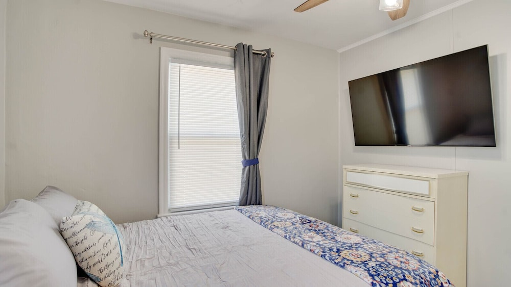 Comfy, And Cozy Stay At Buckroe Beach - Sleeps 10 - Hampton, VA