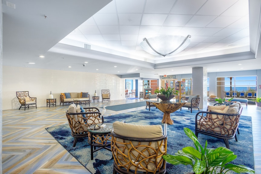 Newly Renovated 15th-floor Oceanfront Condo W/shared Pool, Hot Tub, Central A/c - サウス・カロライナ州