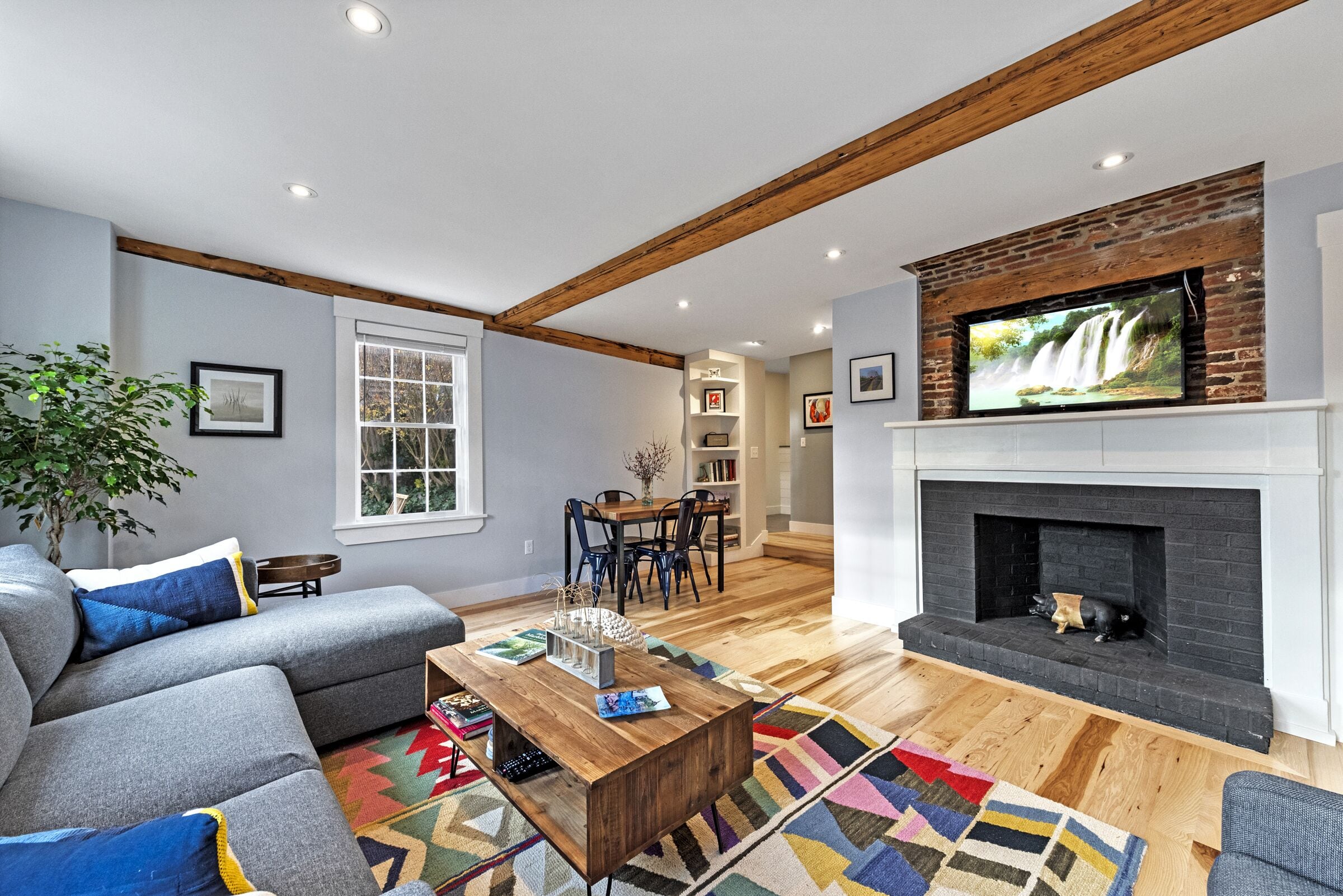 Renovated Apartment In Marblehead Historic District - Salem, MA