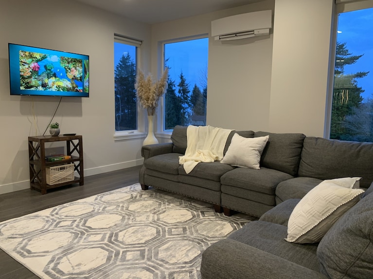 Ruston Retreat: Sauna, Ice Bath, Modern 4b 4ba \N& Stunning Water View - Tacoma, WA