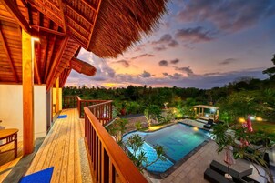 Quarto superior, banheira | Terraço/pátio