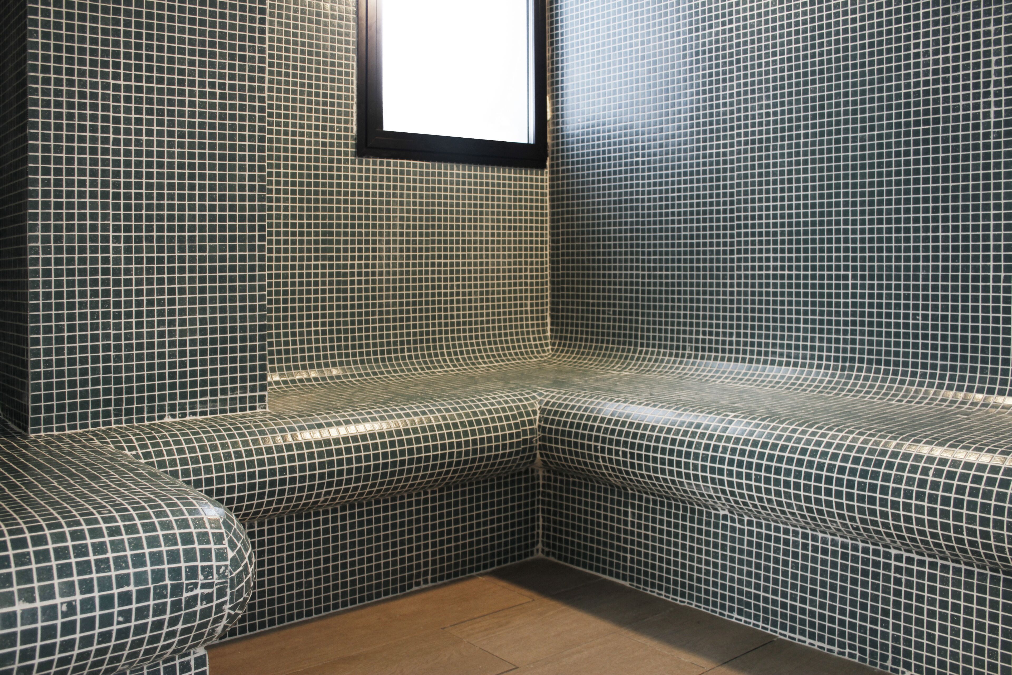 Sauna, banheira de hidromassagem 