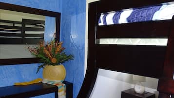 Suite Comfort, 3 quartos, acesso à piscina, vista para o jardim | 3 quartos, camas de colchão pillowtop, Wi-fi grátis