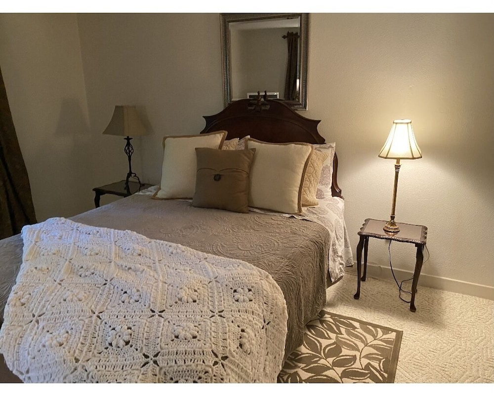 Craftsman Style Brick Cottage 1937 Downstairs Apartment - Tryon, NC
