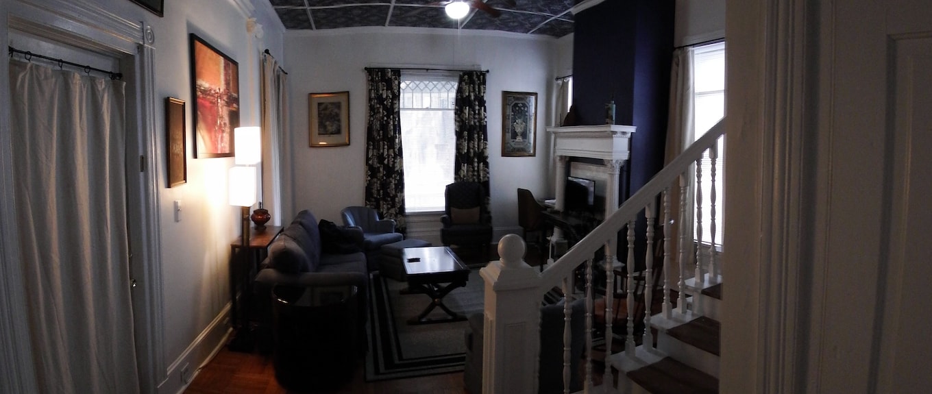 Well Equipped Clean Comfy Downtown Apt With Parking - Georgia