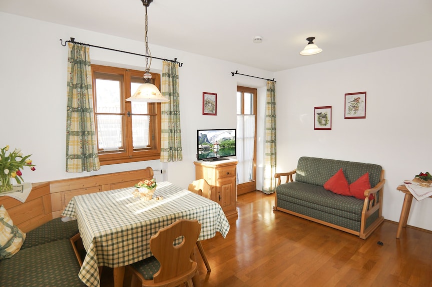 Small Apartment (B) 42 Sqm, 1 Bedroom, Kitchen/living Room, Balcony - Bad Reichenhall