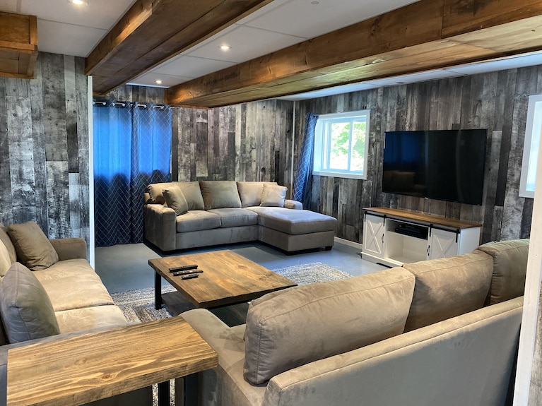 The Oakdene Cottage - Hot Tub With A Lake View! - Kawartha Lakes