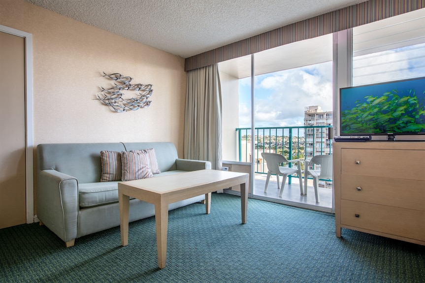 Aqua Aloha Surf Waikiki 1501 Deluxe Studio With Lanai And Partial City Views - Kailua, HI