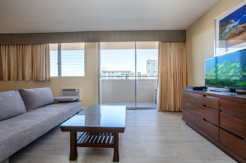 Aqua Aloha Surf Waikiki 1609 Deluxe Studio W/lanai & Partial City Views - Honolulu, HI