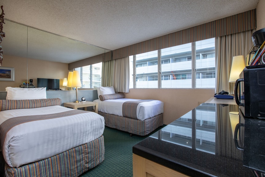 Aqua Aloha Surf Waikiki 211 Moderate Studio With Partial City Views, Sleeps 2 - Kailua, HI