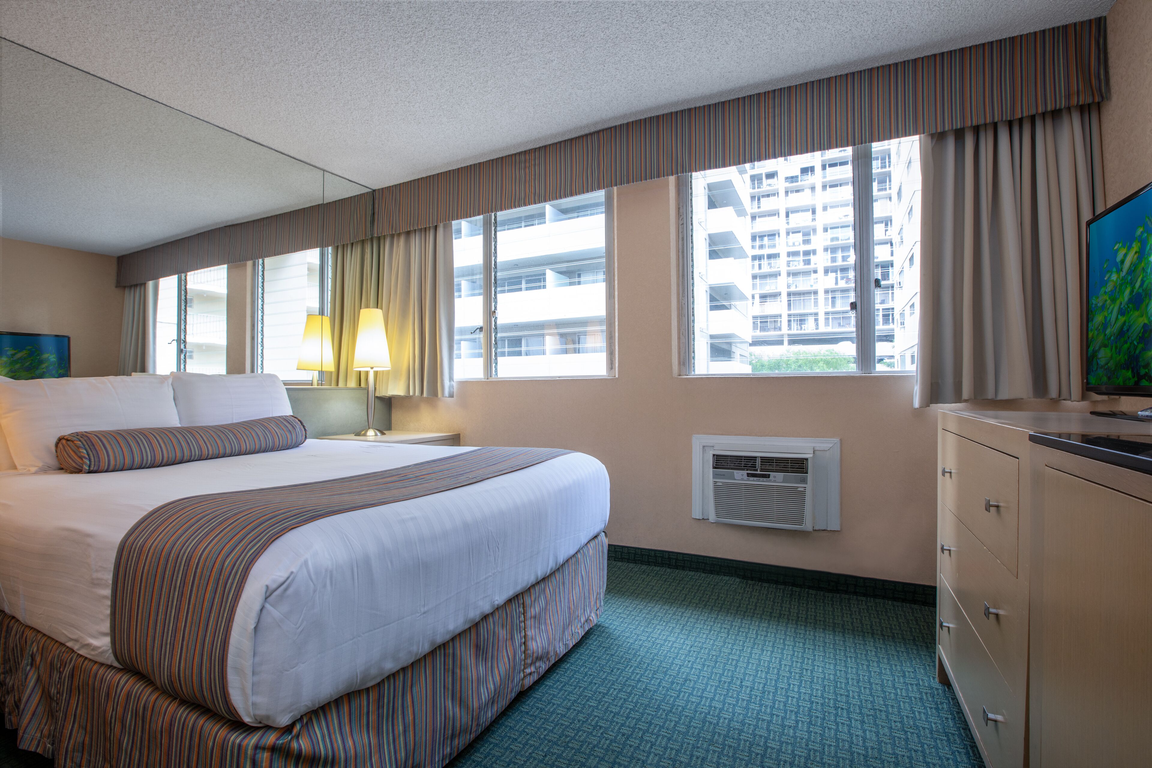 Aqua Aloha Surf Waikiki 213 Moderate Studio With Partial City Views, Sleeps 2 - カイルア, HI