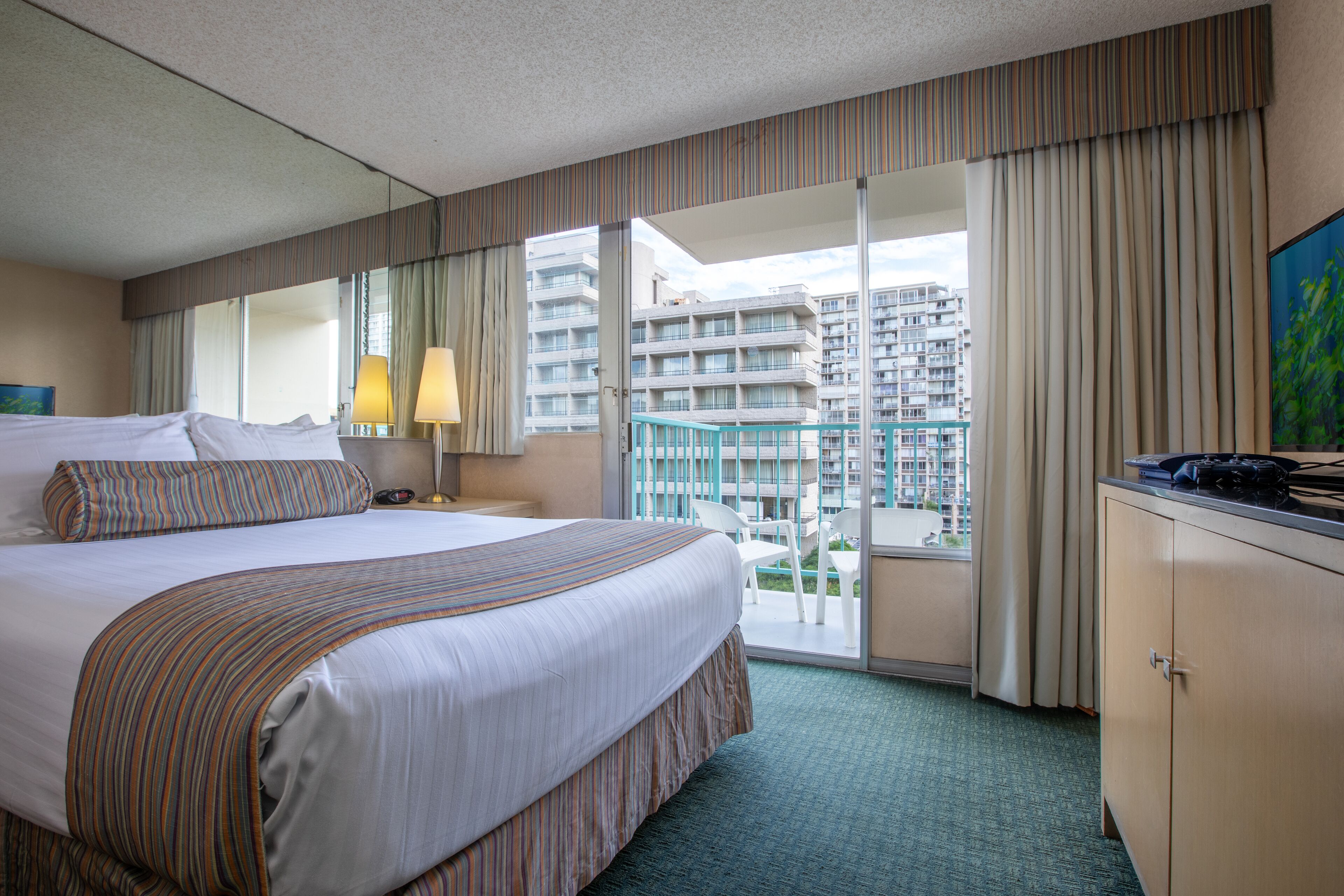 Aqua Aloha Surf Waikiki 700 | City Views  Pool & Bbq - Honolulu