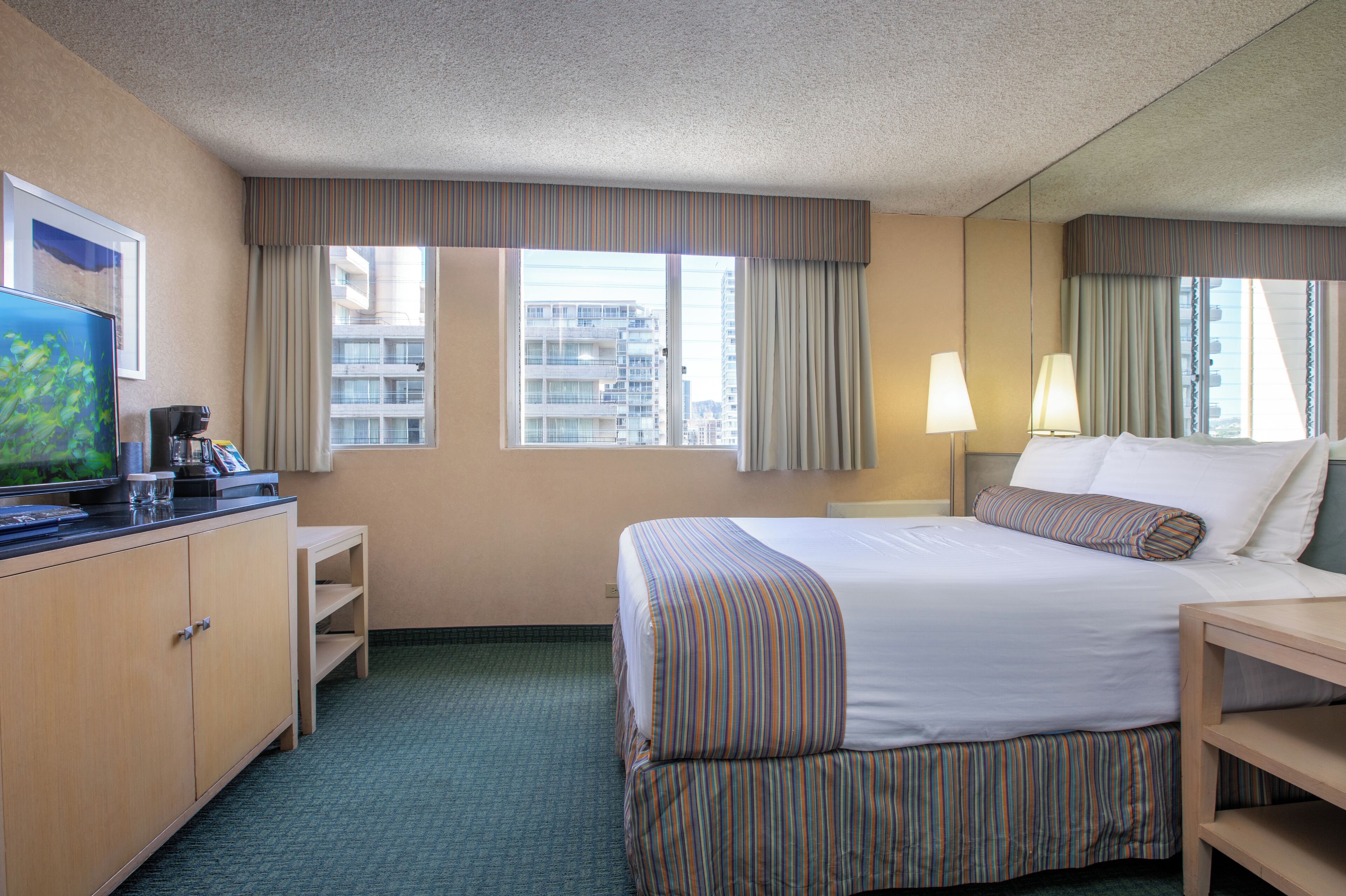 Aqua Aloha Surf Waikiki 813 | Downtown City Views  Pool & Bbq - Honolulu