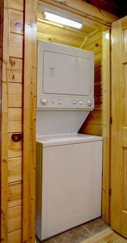 ★Beautiful Cabin Getaway - Hot Tub, Wifi ♛2 King Br - Wears Valley, TN