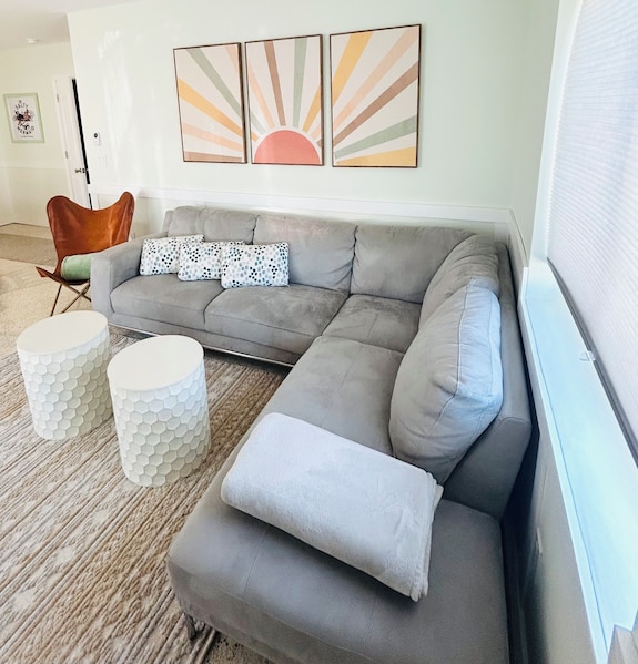 Mid Island Home With Hot Tub 1 Block From The Beach - Sanibel, FL