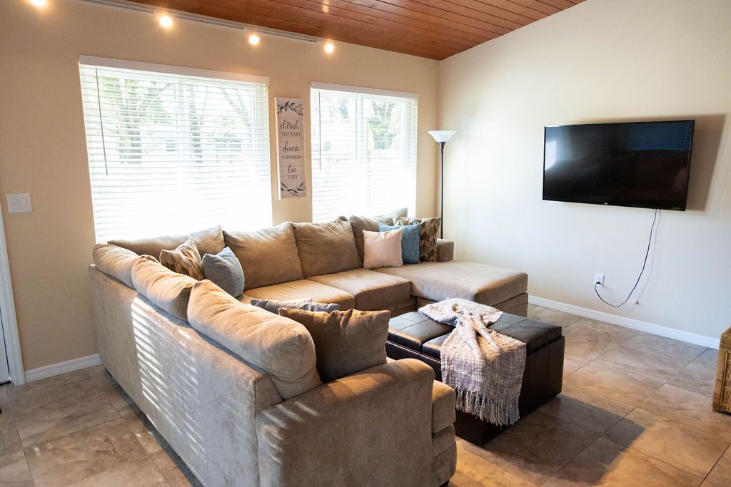 "The Green" Getaway Home Plus Pool In Wesley Chapel Florida - Wesley Chapel, FL