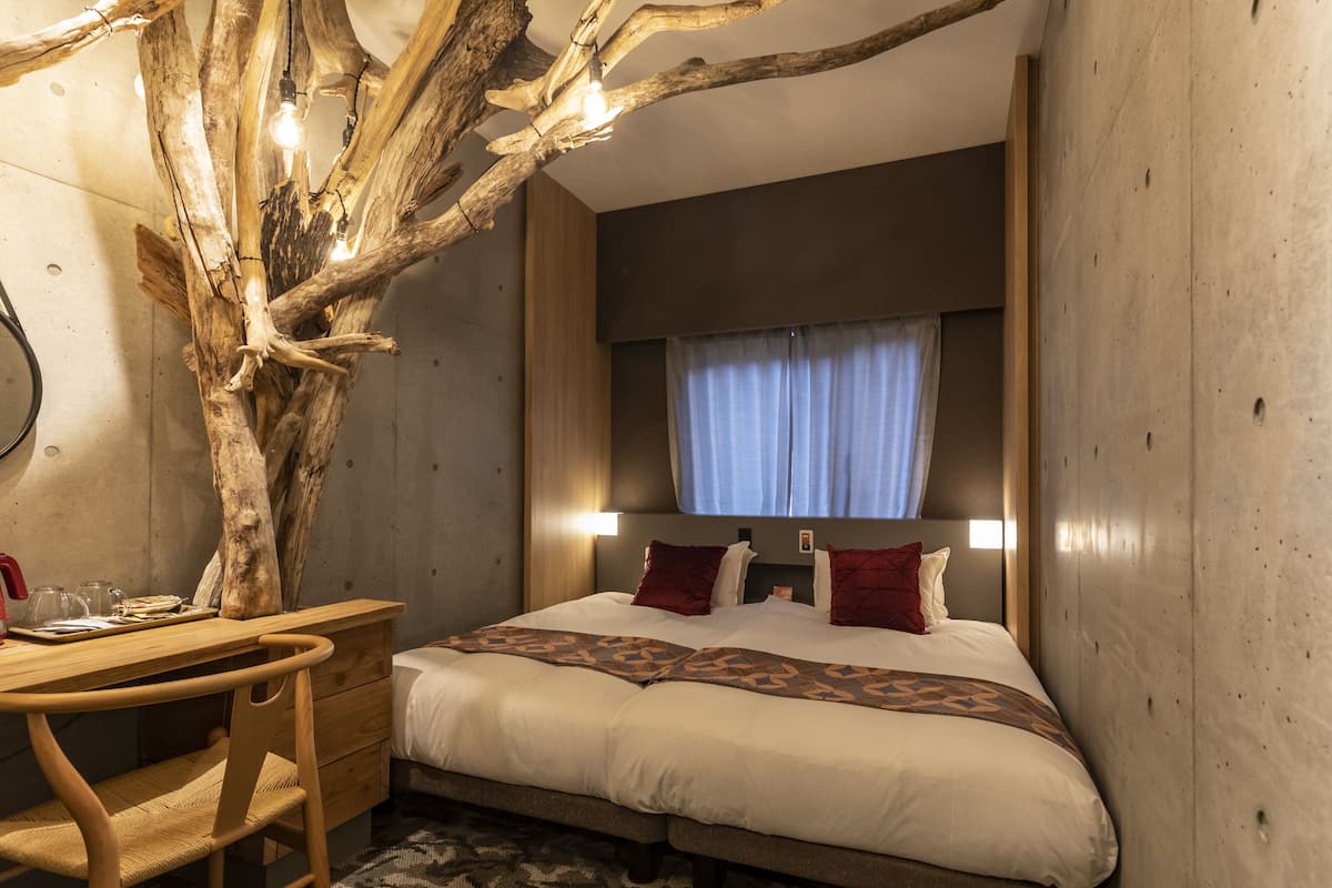 Quarto, não fumadores (205DAK Deep Natural & Ateller King) | Secretária, Wi-fi grátis, roupa de cama fornecida