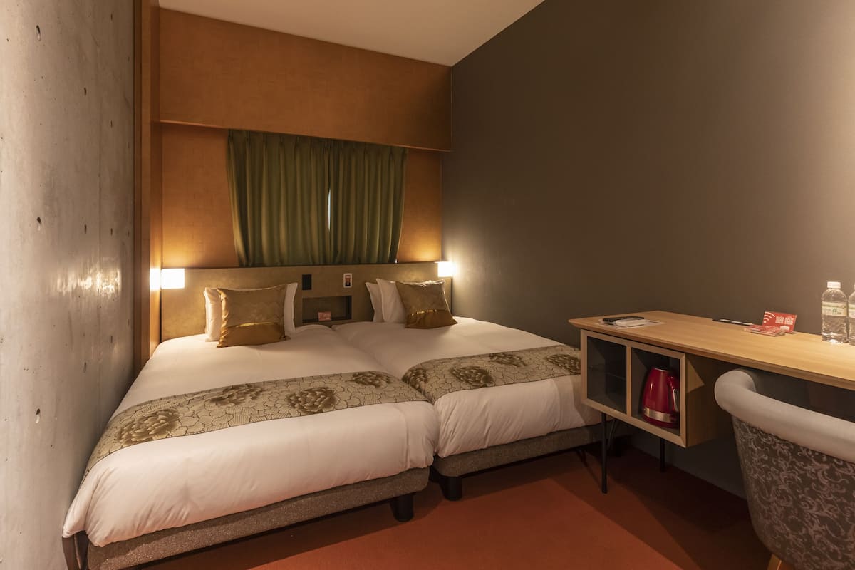 Quarto Twin, não fumadores (Run of House) | Secretária, Wi-fi grátis, roupa de cama fornecida