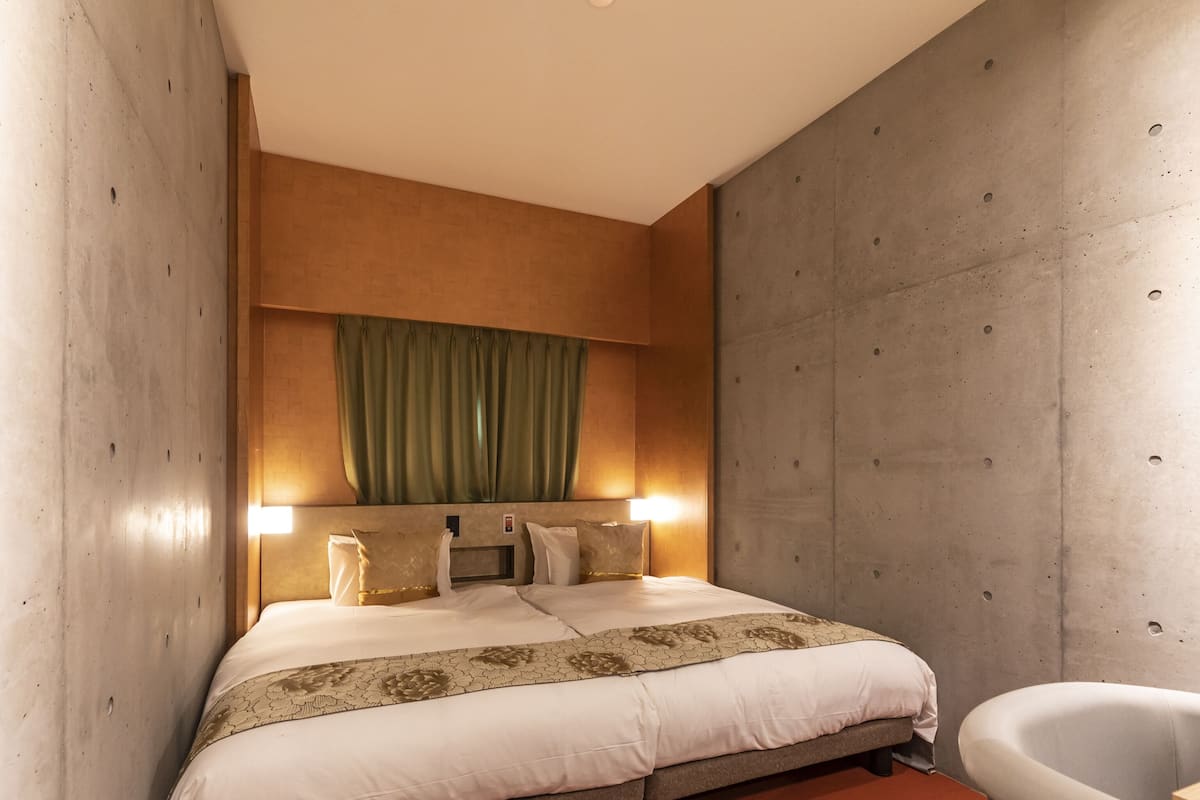 Quarto, não fumadores (Run of House, King room) | Secretária, Wi-fi grátis, roupa de cama fornecida