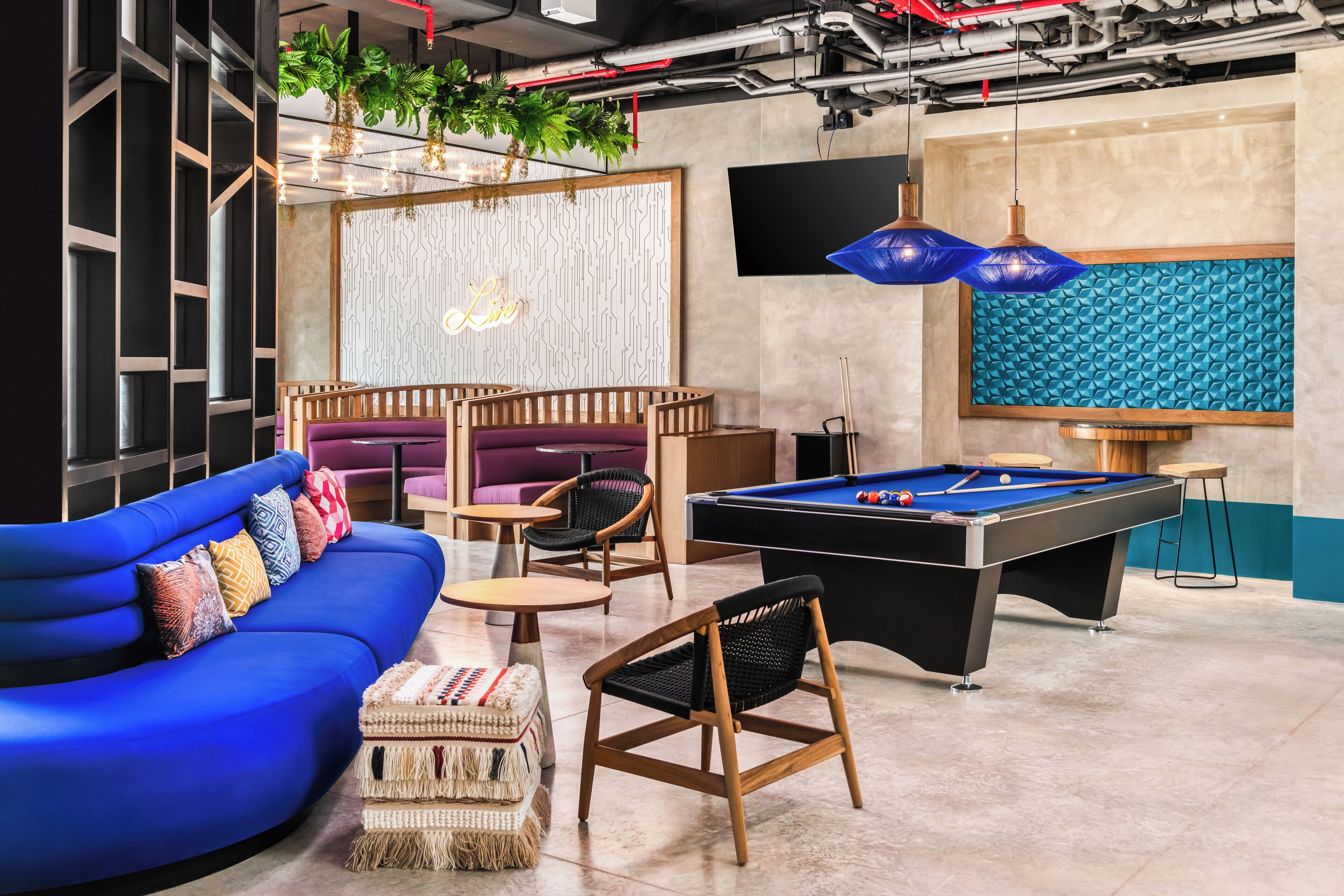 2 bares/lounges, bar de petiscos, bar de esportes