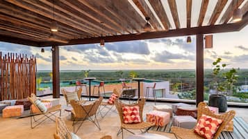 2 restaurantes, pequenos-almoços servidos