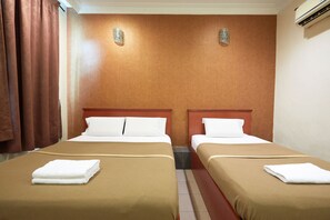 Quarto Familiar | Secretária, Wi-fi grátis, roupa de cama fornecida 