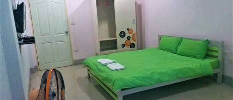 Secretária, Wi-fi grátis, roupa de cama fornecida