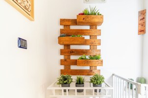 Estúdio, 1 quarto | Sala de estar | TV de ecrã plano 