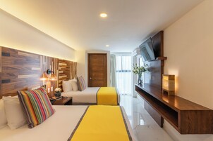 Deluxe Room, 2 Double Beds with No View | Roupas de cama premium, edredons de pluma, camas Tempur-Pedic