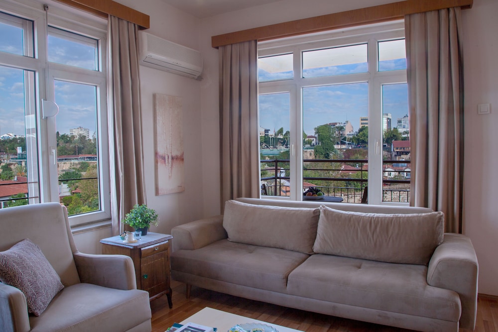 Aheste_simple Sea View Flat In Lovely Old Town - Konyaaltı