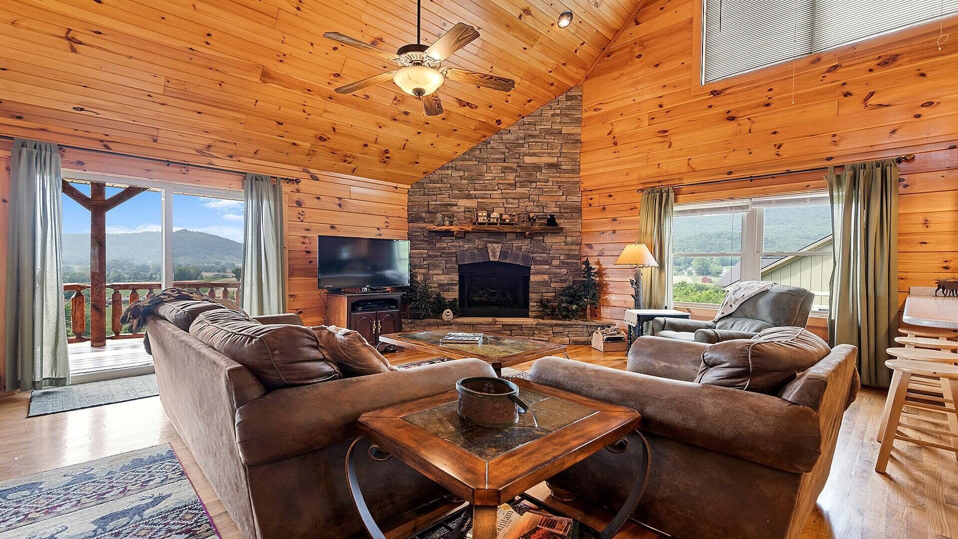 Serenity Hill 42 Midland Drive: 3  Br, 3  Ba Cabin / Bungalow In Waynesville, Sleeps 6 - Maggie Valley, NC