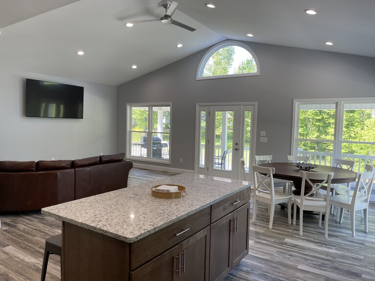 Built In 2021 - 5 Br/4 Ba Lakefront In Grand Rivers -The Only City On Both Lakes - Kentucky
