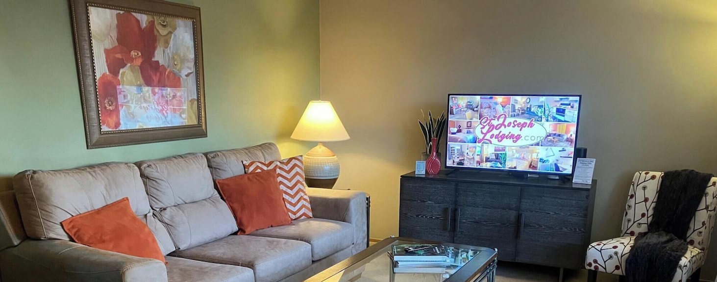 Keen On Clean & Tidy! 2 Bedrooms W/great Amenities - Missouri