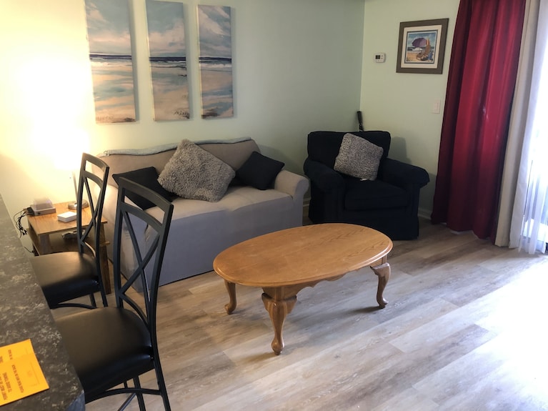 Cozy Condo 1 Block To The Beach - サウスポート, NC