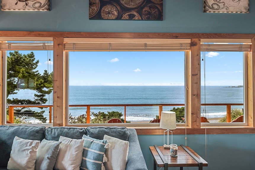 Oceanfront Rustic Sunset Cabin With Stunning Ocean Views & Staircase To Beach! - Brookings, OR