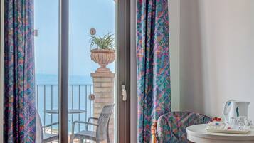 Minibar, secretária