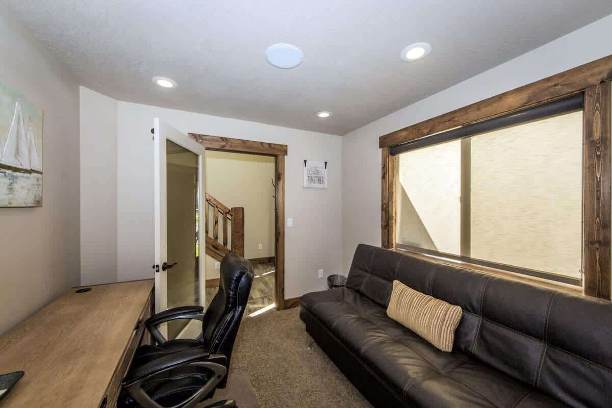 Lakeview Home W/ Hot Tub, Theater & Game Room - Bear Lake