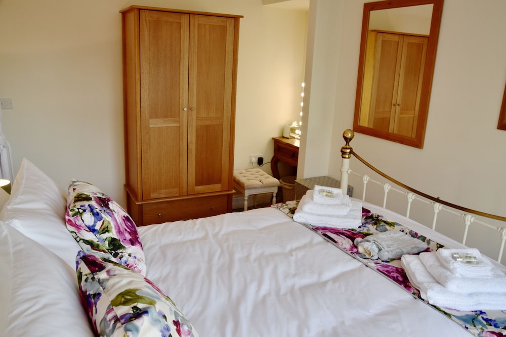 White Cottage - Quaint & Cosy Railway Cottage Just A Stone's Throw From Beach - 벨파스트