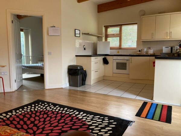 1-bedroom Ground Floor Near Rugby School - Warwickshire