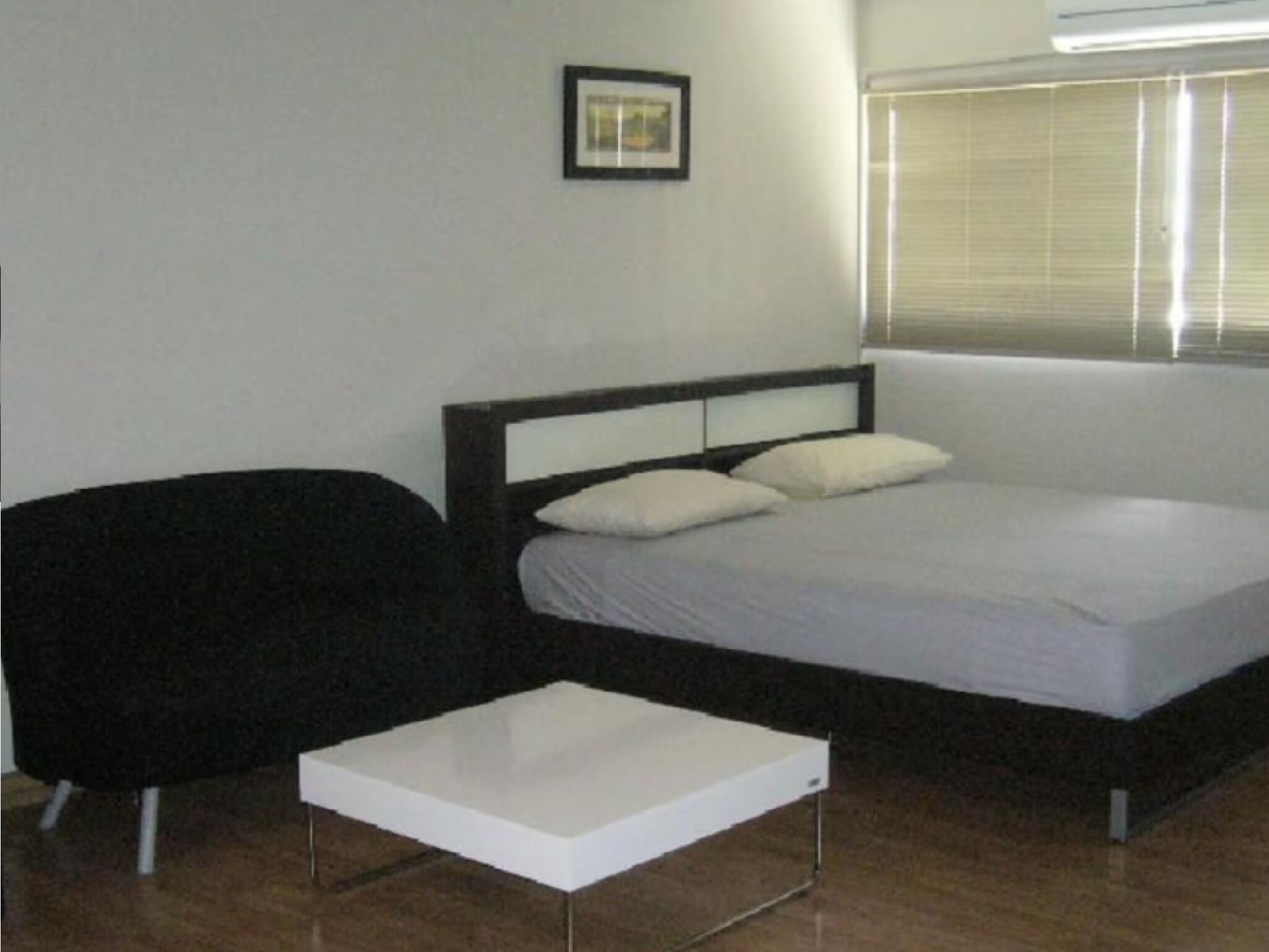Apartamento, 2 quartos, vista para a cidade | Área de estar | TV