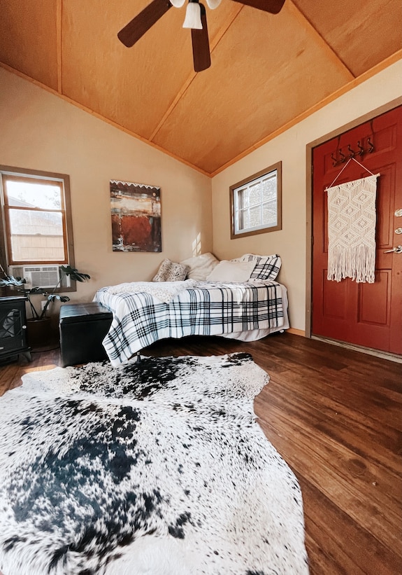 Off Grid Tiny Cabin On Riverfront Property - Missouri