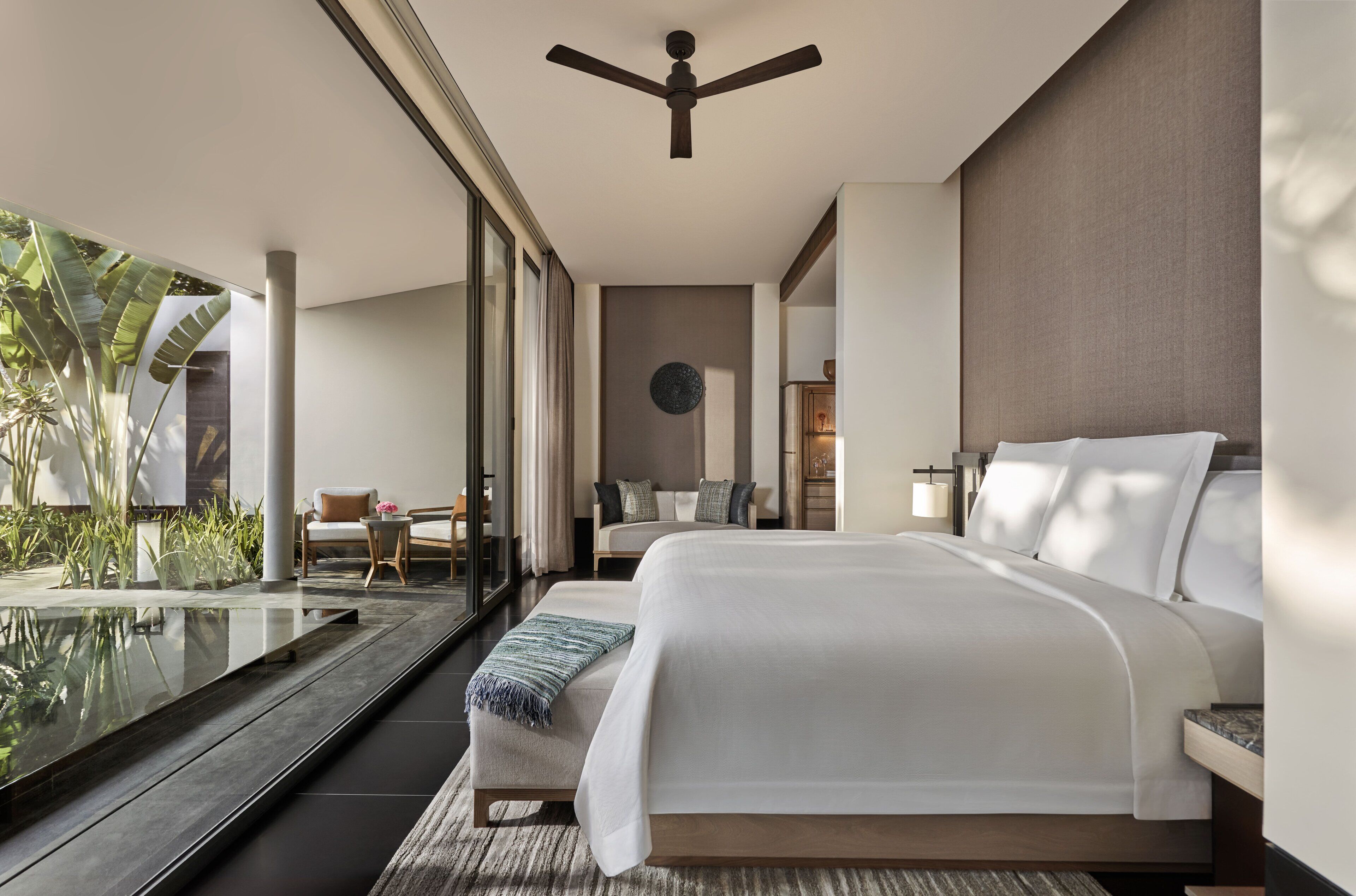 Villa, 4 quartos (Lagoon Pool) | Minibar grátis, cofre no quarto, secretária 