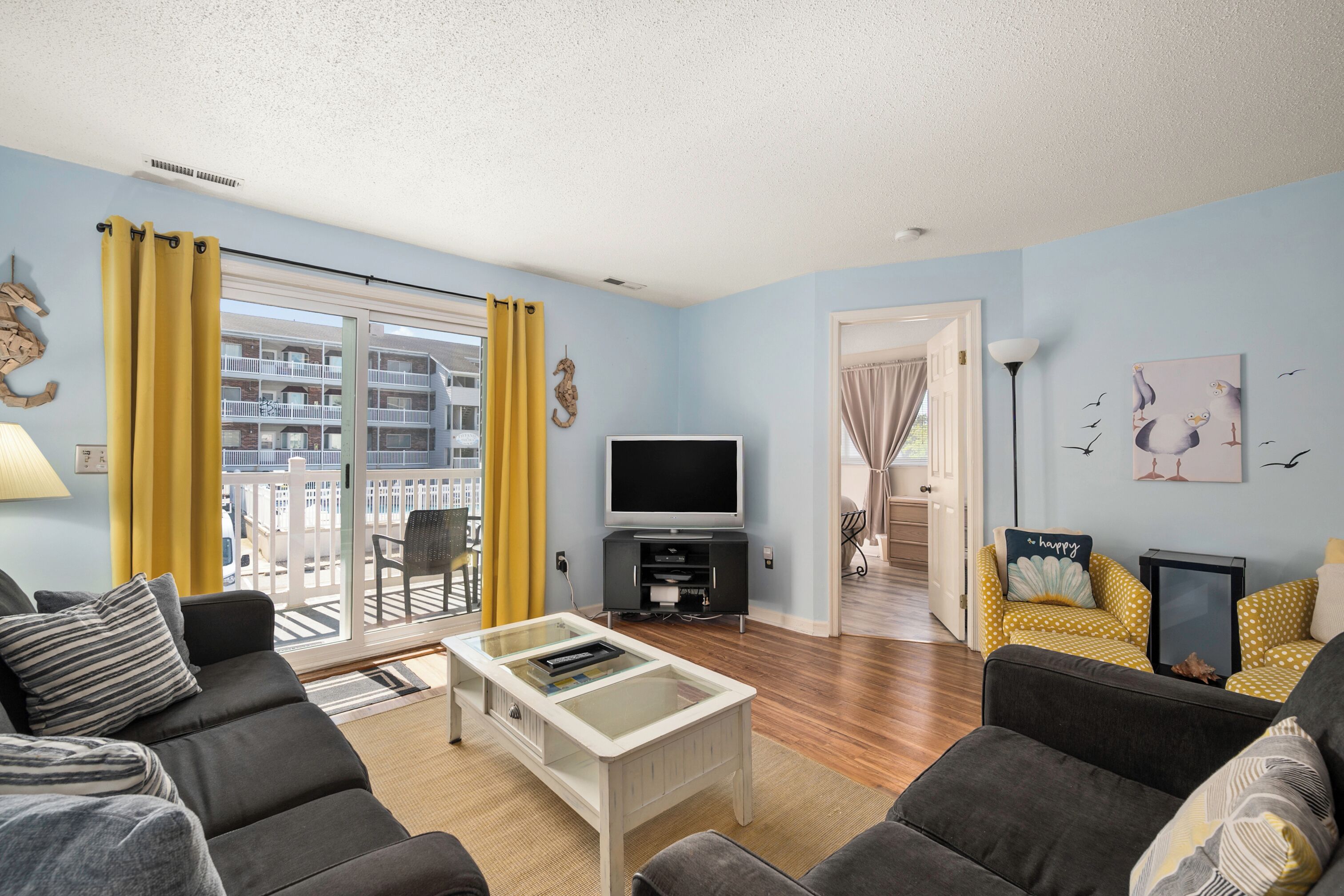 Tiffanie By The Sea - This First Floor Condo Is Lovingly Furnished. 2br/2ba With Pool. - Ocean City, MD