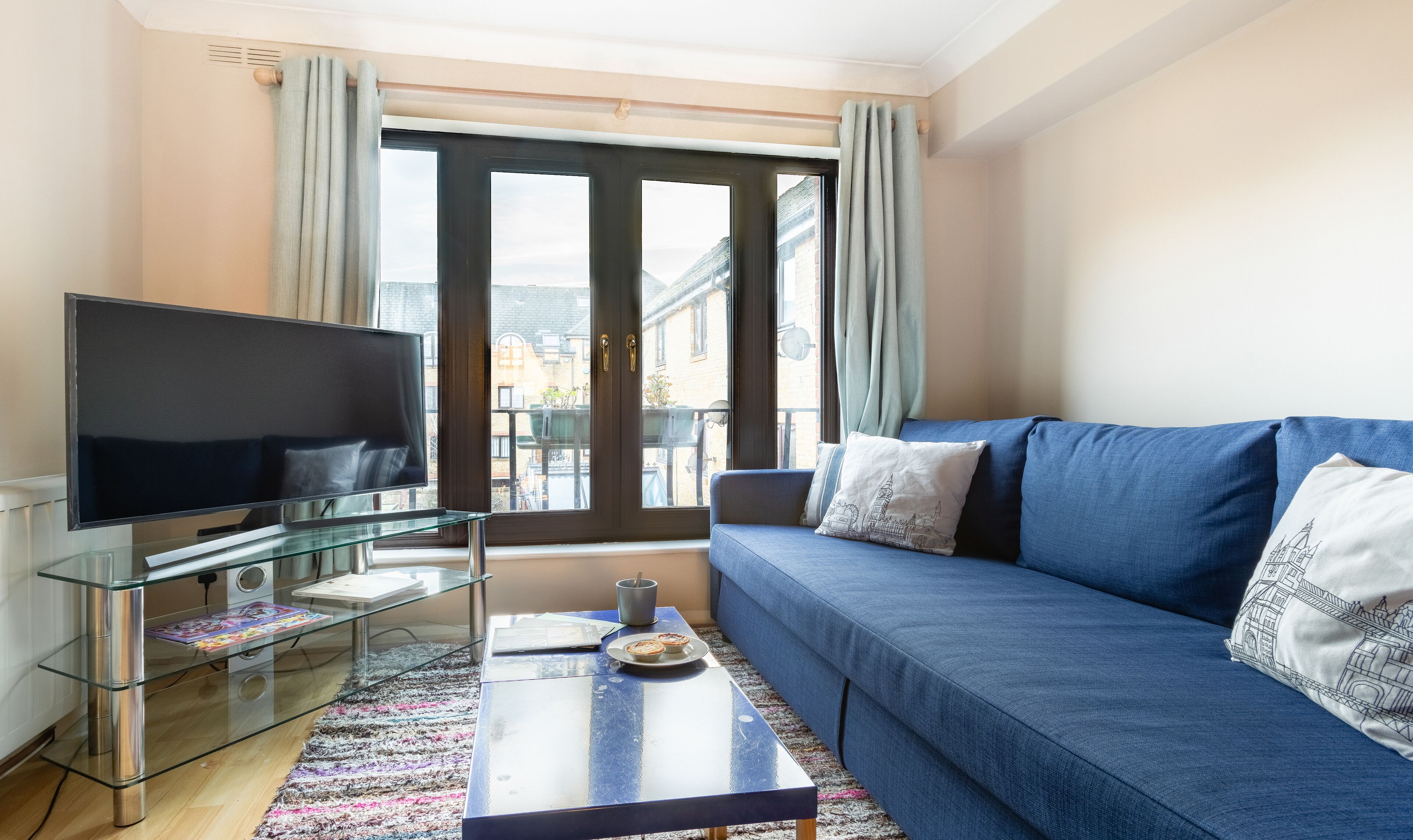 | Wapping | Tobacco Docks | Modern Flat | - Bow - London