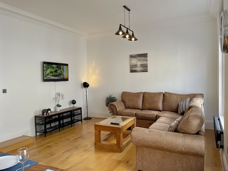 Stay Salty | Perfect Central Location | 1000 Sqft! - Teignmouth