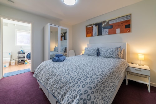 This Apartment Is A 1 Bedroom(s), 1 Bathrooms, Located In Rivervale, Wa. - Mount Pleasant